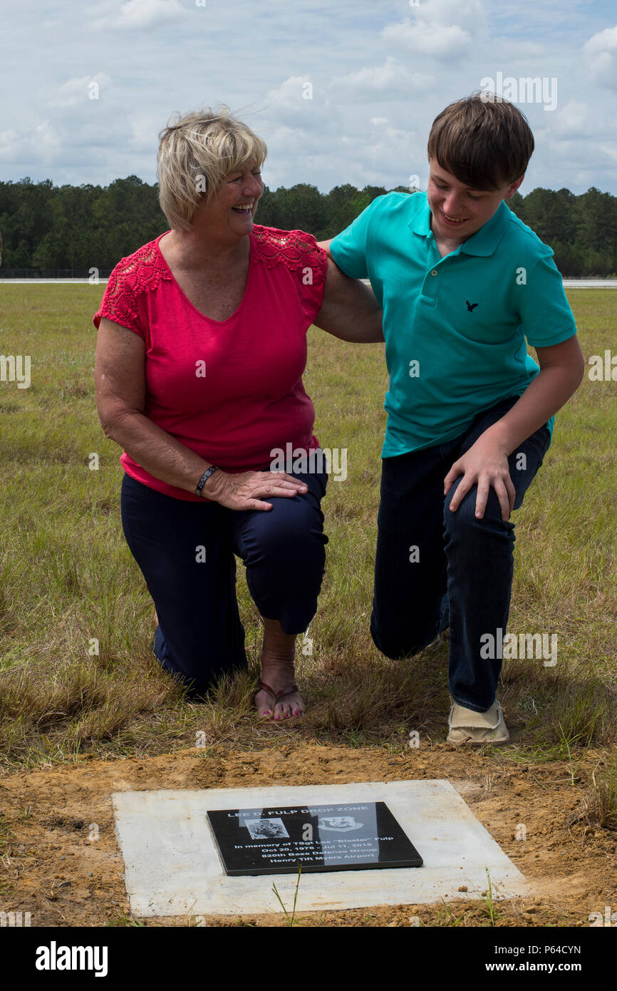 U.S. Air Force Tech. Sgt. Lee Fulp’s mother, Sheila, and son, Hunter ...