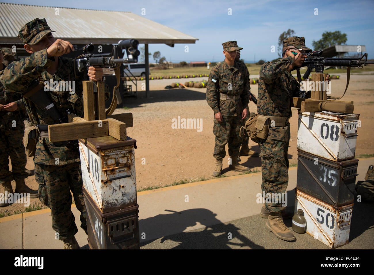 Rifle combat optics hi-res stock photography and images - Alamy