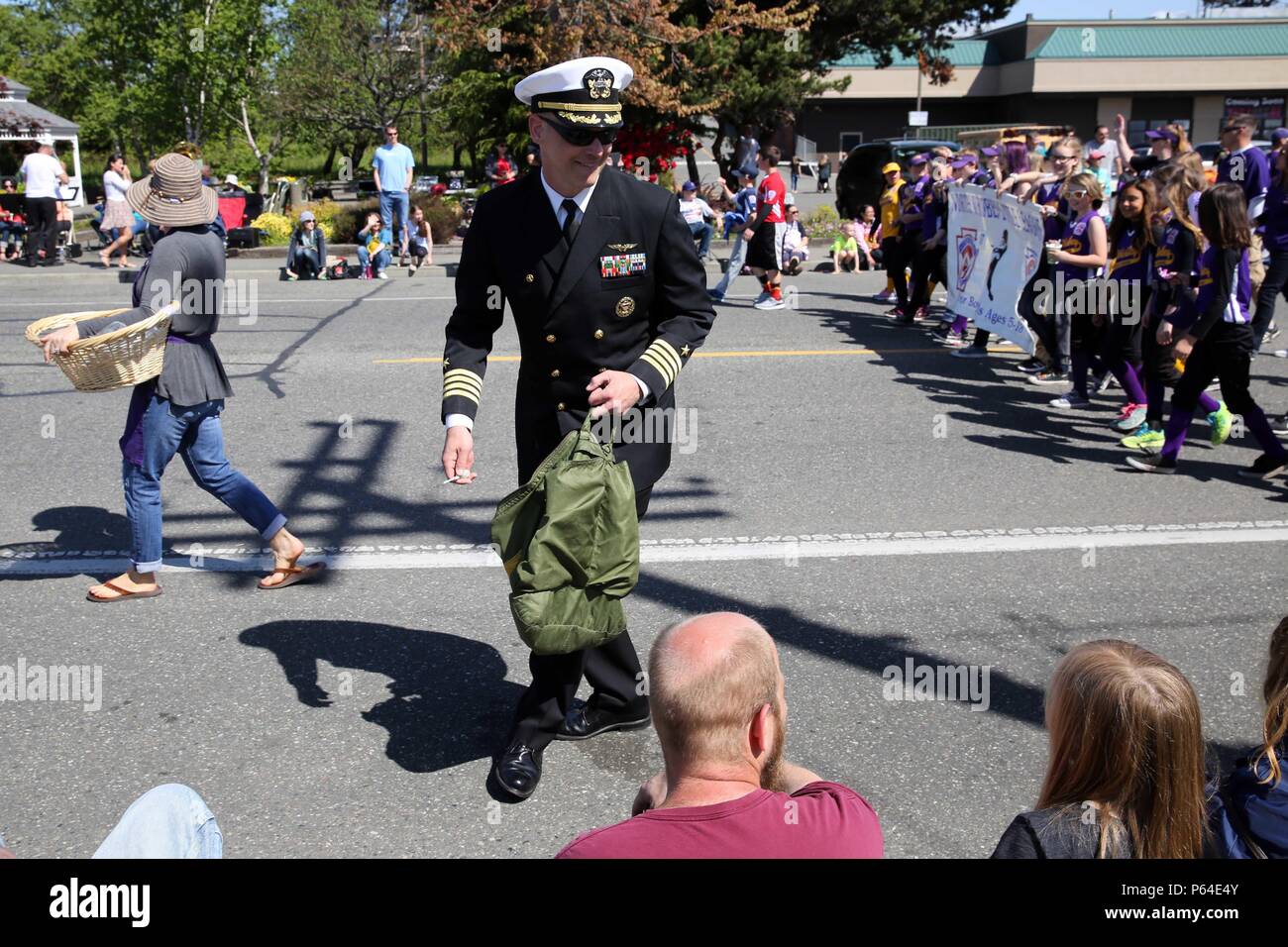 160430-N-DC740-033 OAK HARBOR, Wash. (April 30, 2016) - Capt. Brett ...