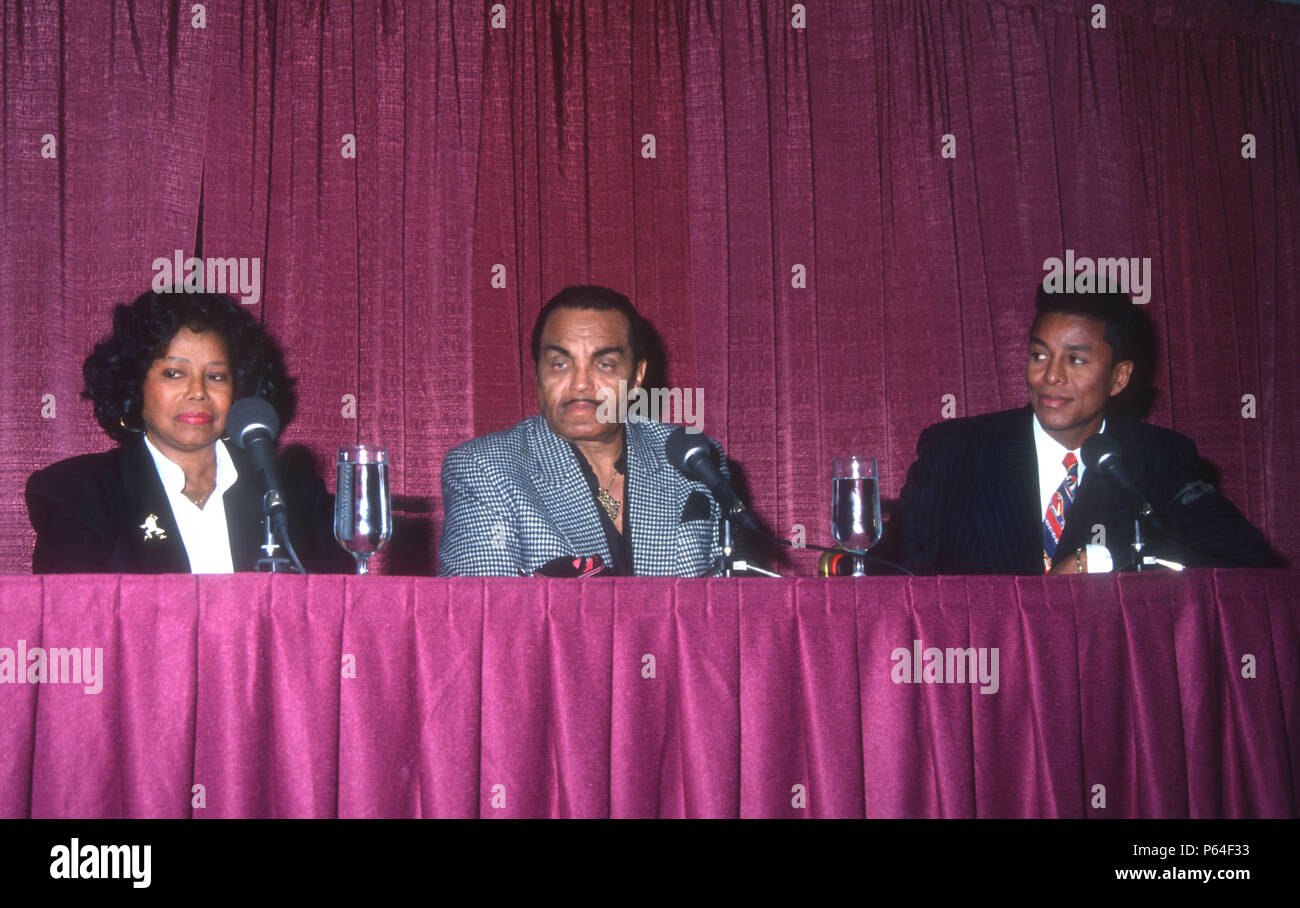 LAS VEGAS, NV - FEBRUARY 19: (L-R) Katherine Jackson, Joe Jackson and ...