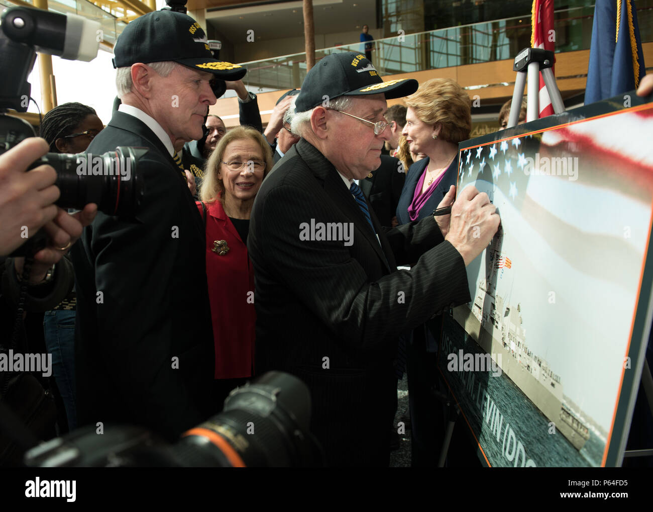 Uss carl m levin hi-res stock photography and images - Alamy