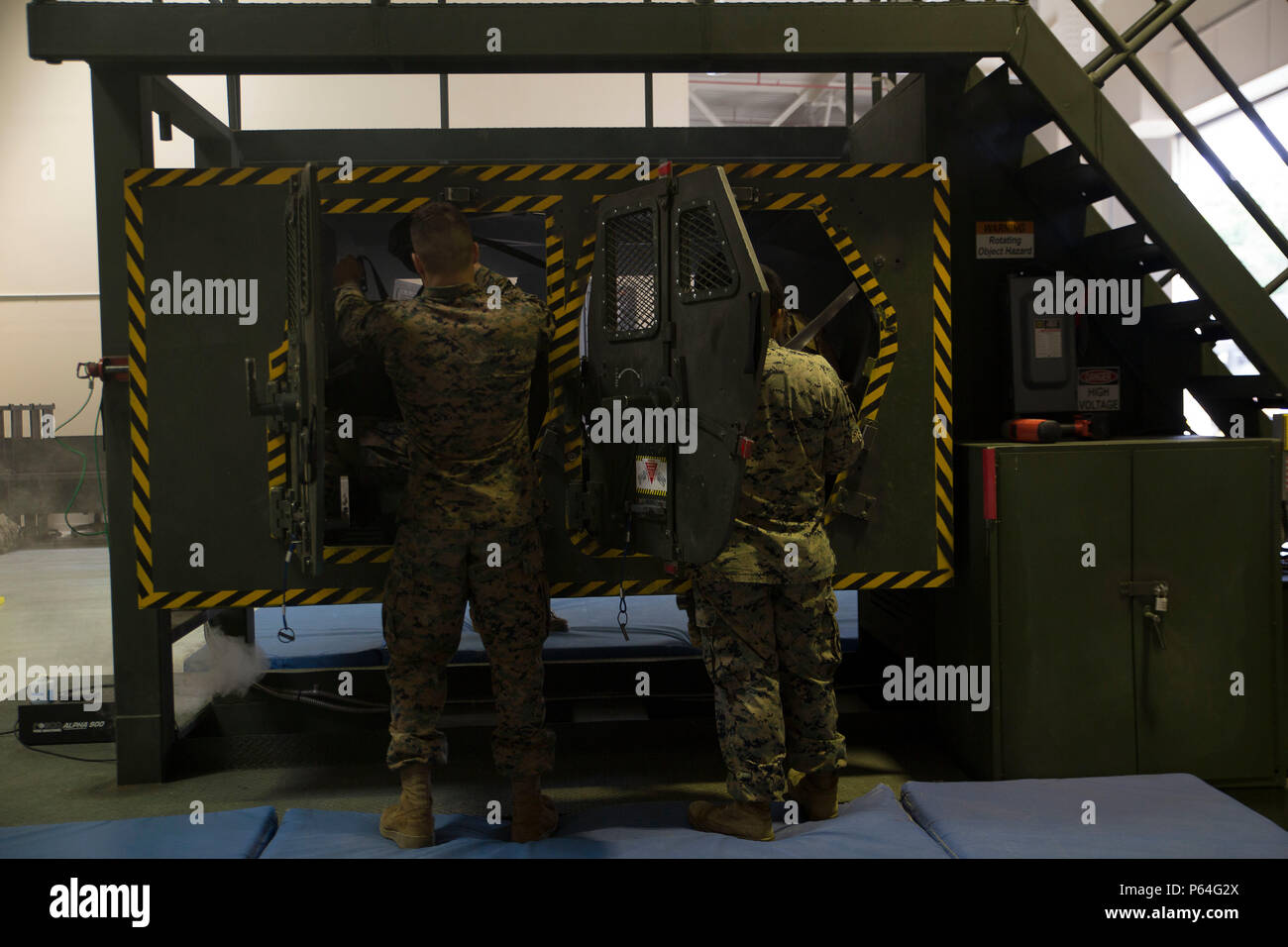 Humvee rollover training hi-res stock photography and images - Alamy