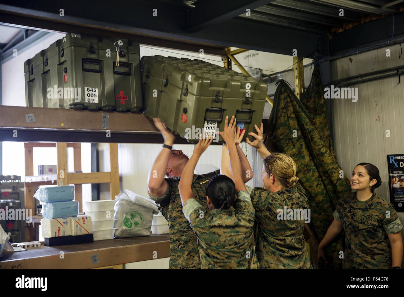 Sailors with the Forward Resuscitative Surgical System-Shock Trauma ...