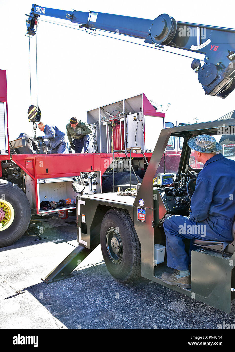 143 airlift wing hi-res stock photography and images - Alamy