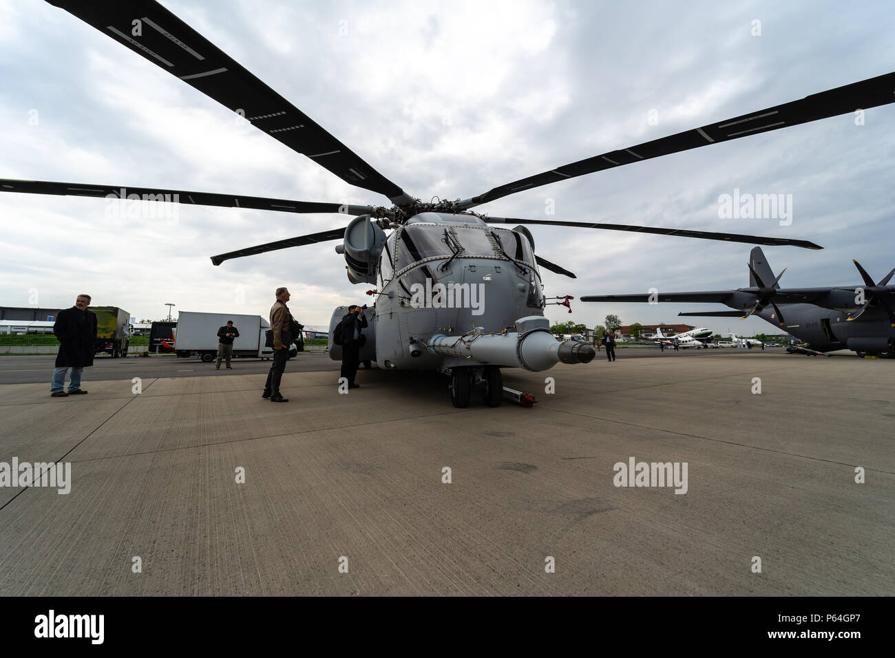 Heavy-lift cargo helicopter Sikorsky CH-53K King Stallion by United ...