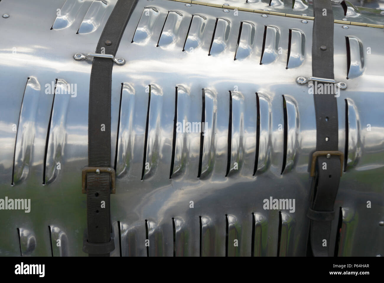 Bonnet louvres hi-res stock photography and images - Alamy