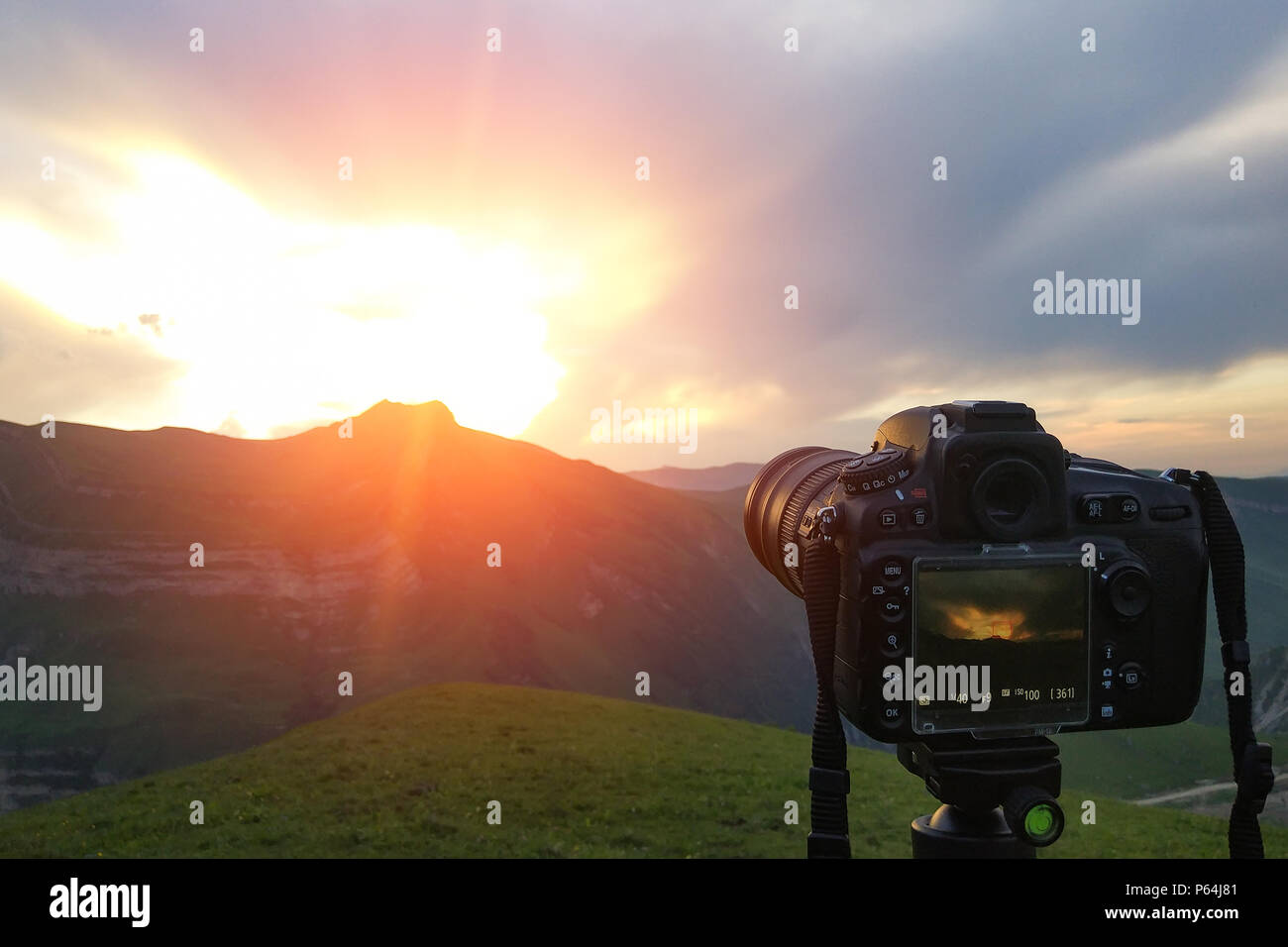 Camera on a tripod, shooting mountains scenery Stock Photo - Alamy