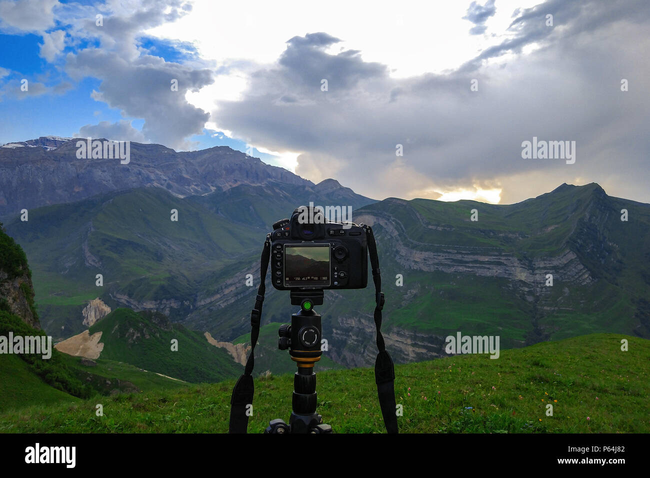 Camera on a tripod, shooting mountains scenery Stock Photo - Alamy
