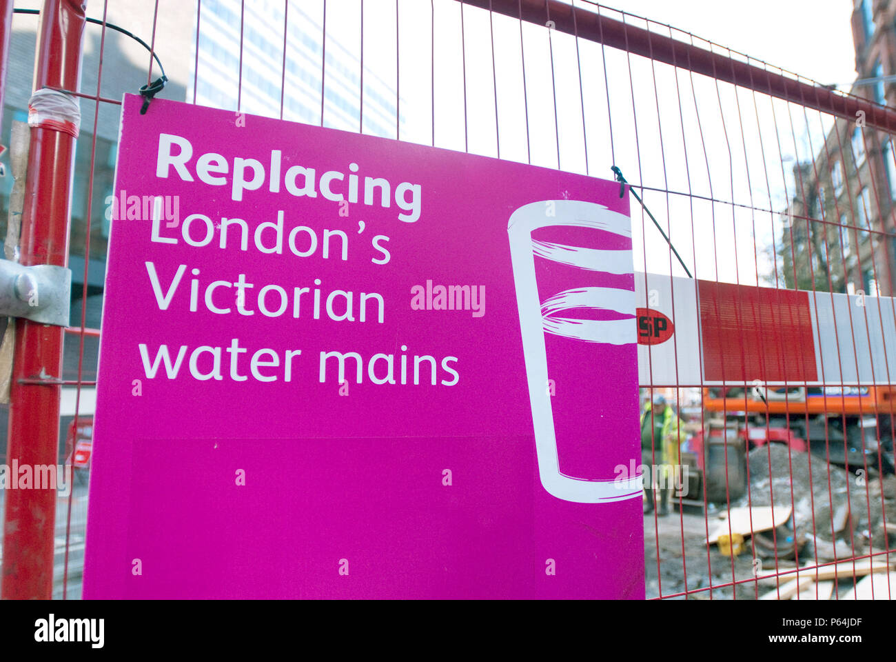 Work carried out to replace London's Victorian waterpipe system from ...