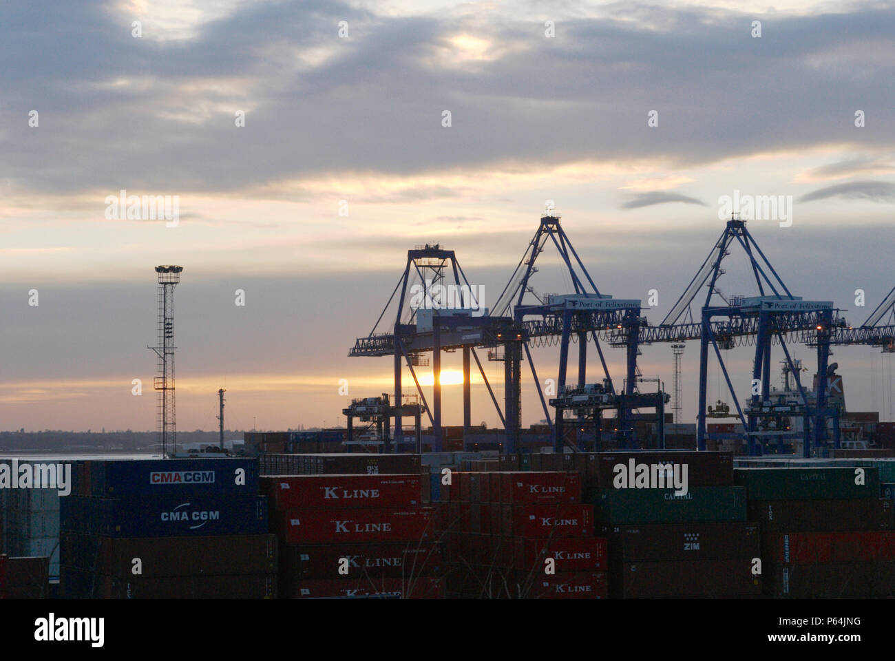 Britains largest container port hi-res stock photography and images - Alamy