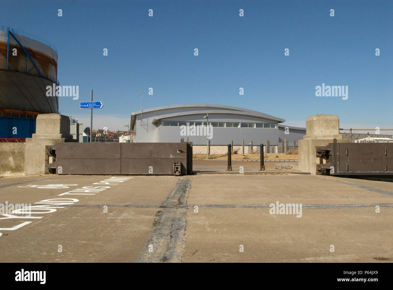 Defence gate hi-res stock photography and images - Alamy