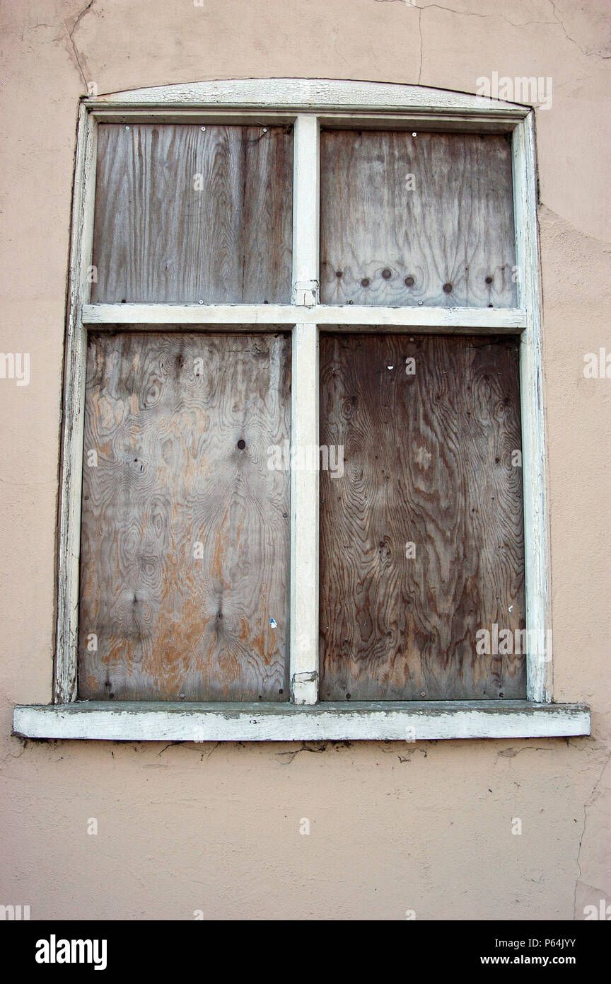 Empty council houses hi-res stock photography and images - Alamy