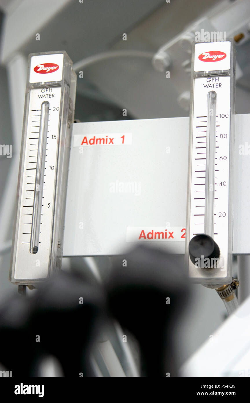 Pressure and temperature controls hi-res stock photography and images ...