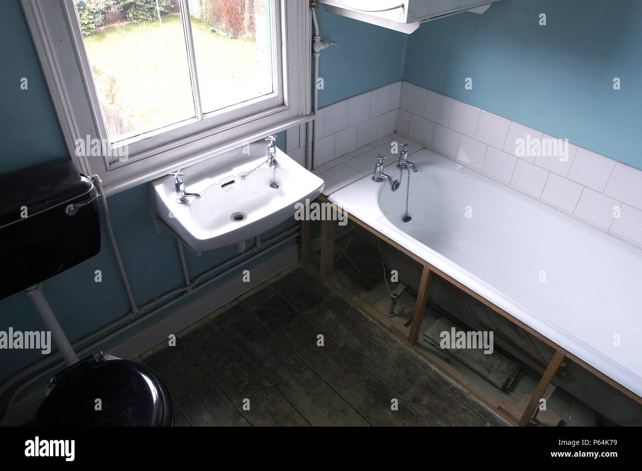 Outdated Bathroom High Resolution Stock Photography and Images - Alamy