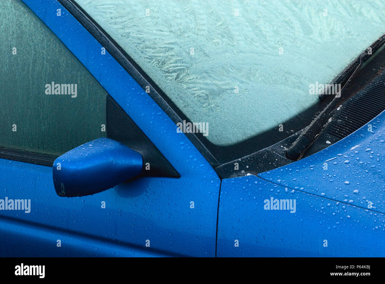 Car with iced up windscreen Stock Photo - Alamy