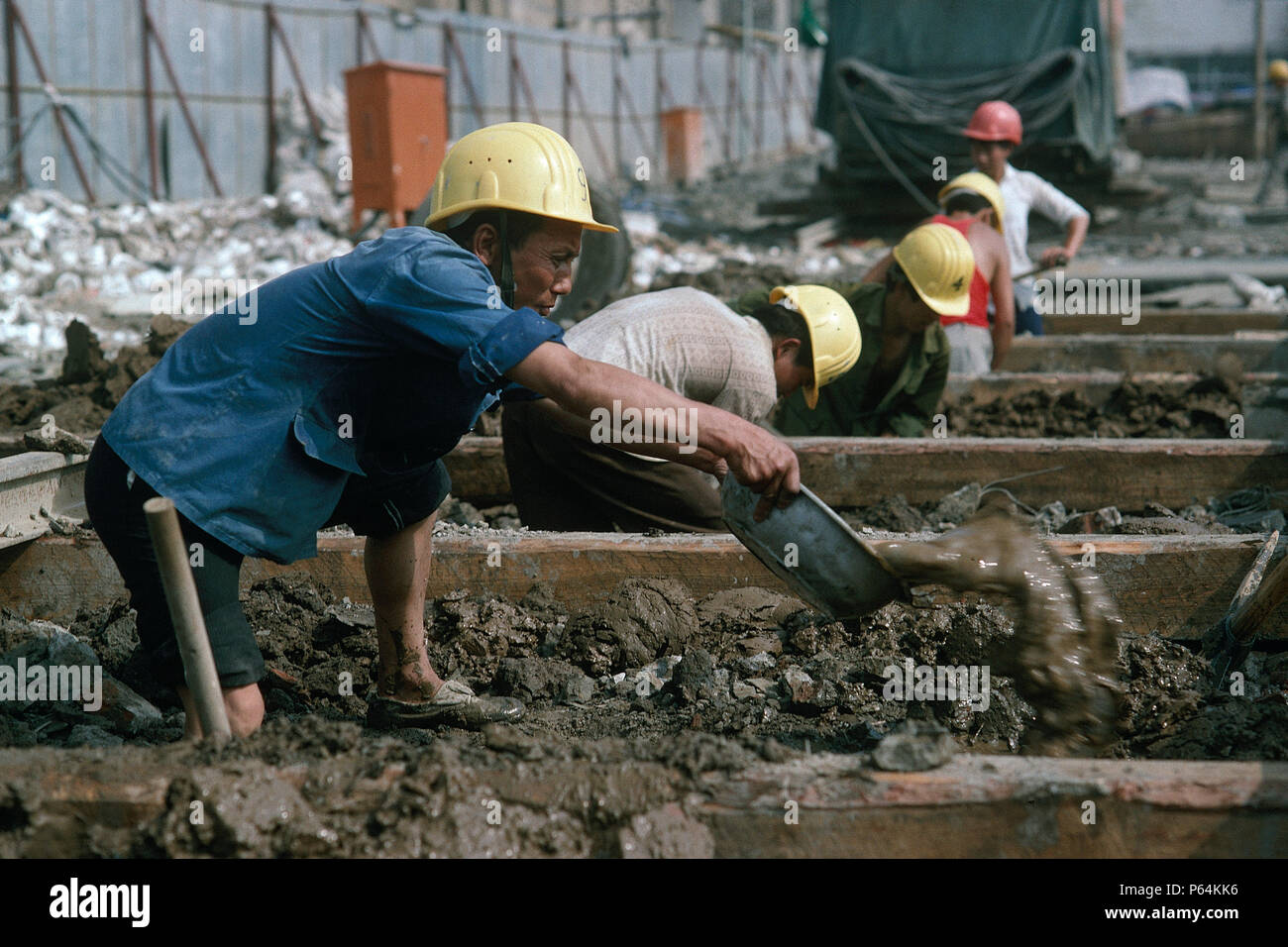 Construction workers Shanghai, China Stock Photo - Alamy