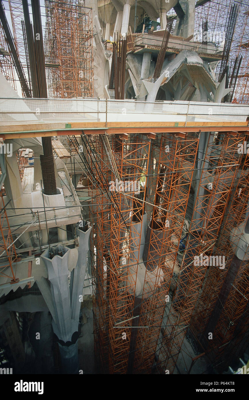 Construction of interior tree Columns. Sagrada Familia Cathedral ...
