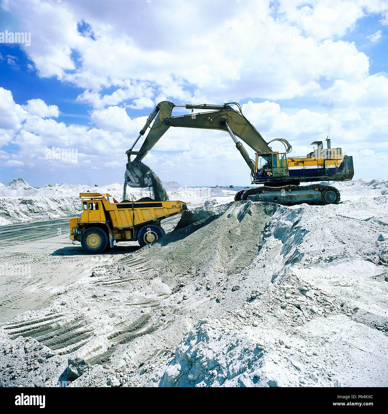 Komatsu digger and dump truck hi-res stock photography and images - Alamy