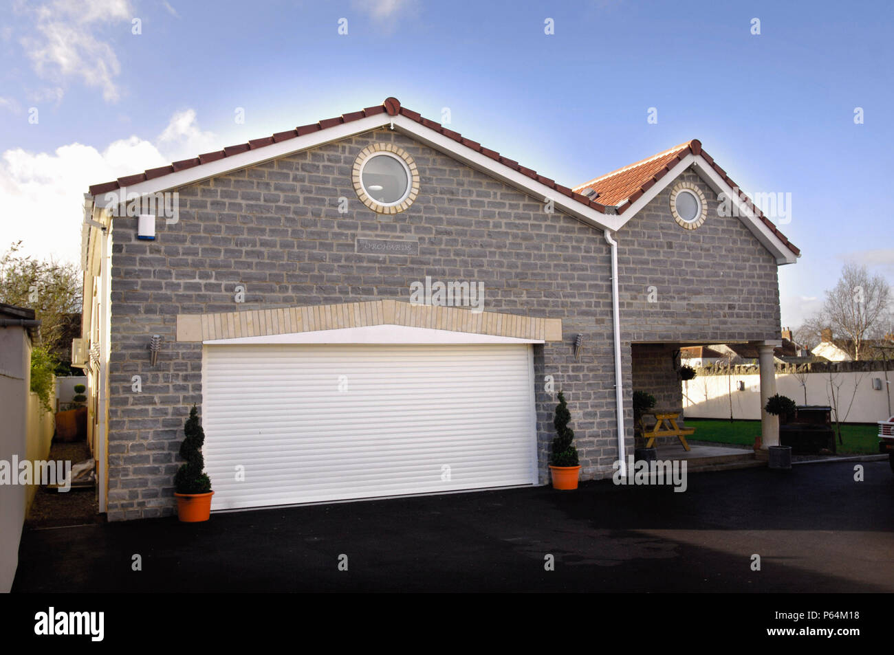 Double garage hi-res stock photography and images - Alamy