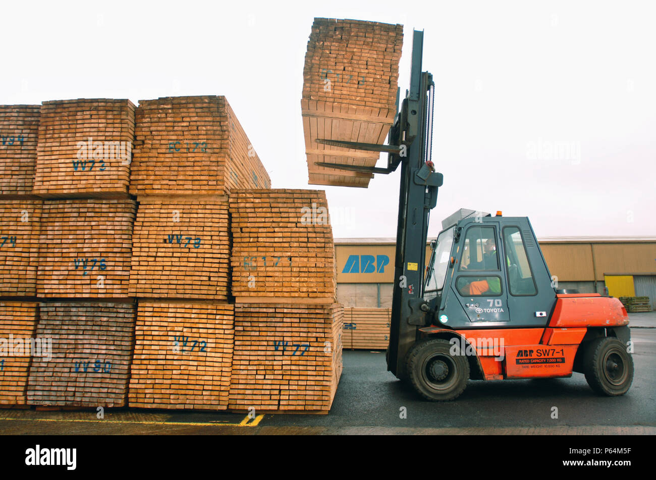 Timber truck uk hi-res stock photography and images - Alamy