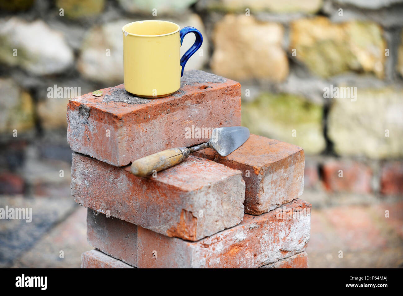 Builders tea break hi-res stock photography and images - Alamy