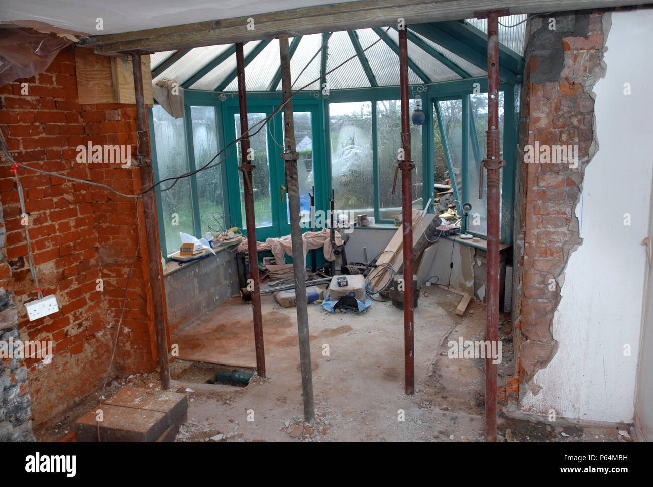 Acrow props hi-res stock photography and images - Alamy