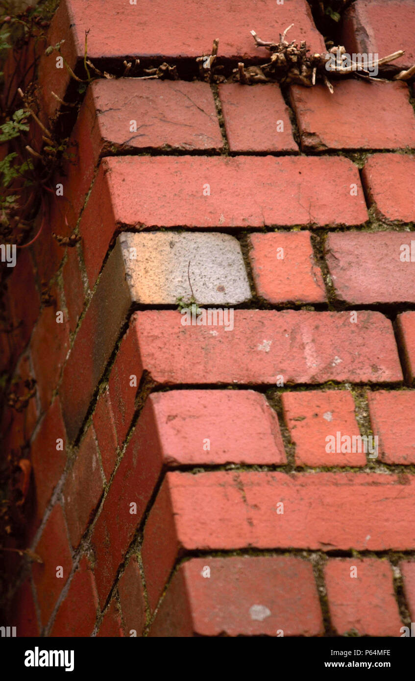 Poor brickwork hi-res stock photography and images - Alamy