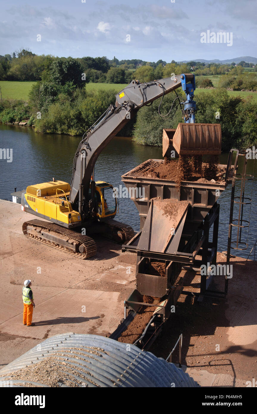 Unloading aggregates from a barge on The River Severn at Ryall Dock ...