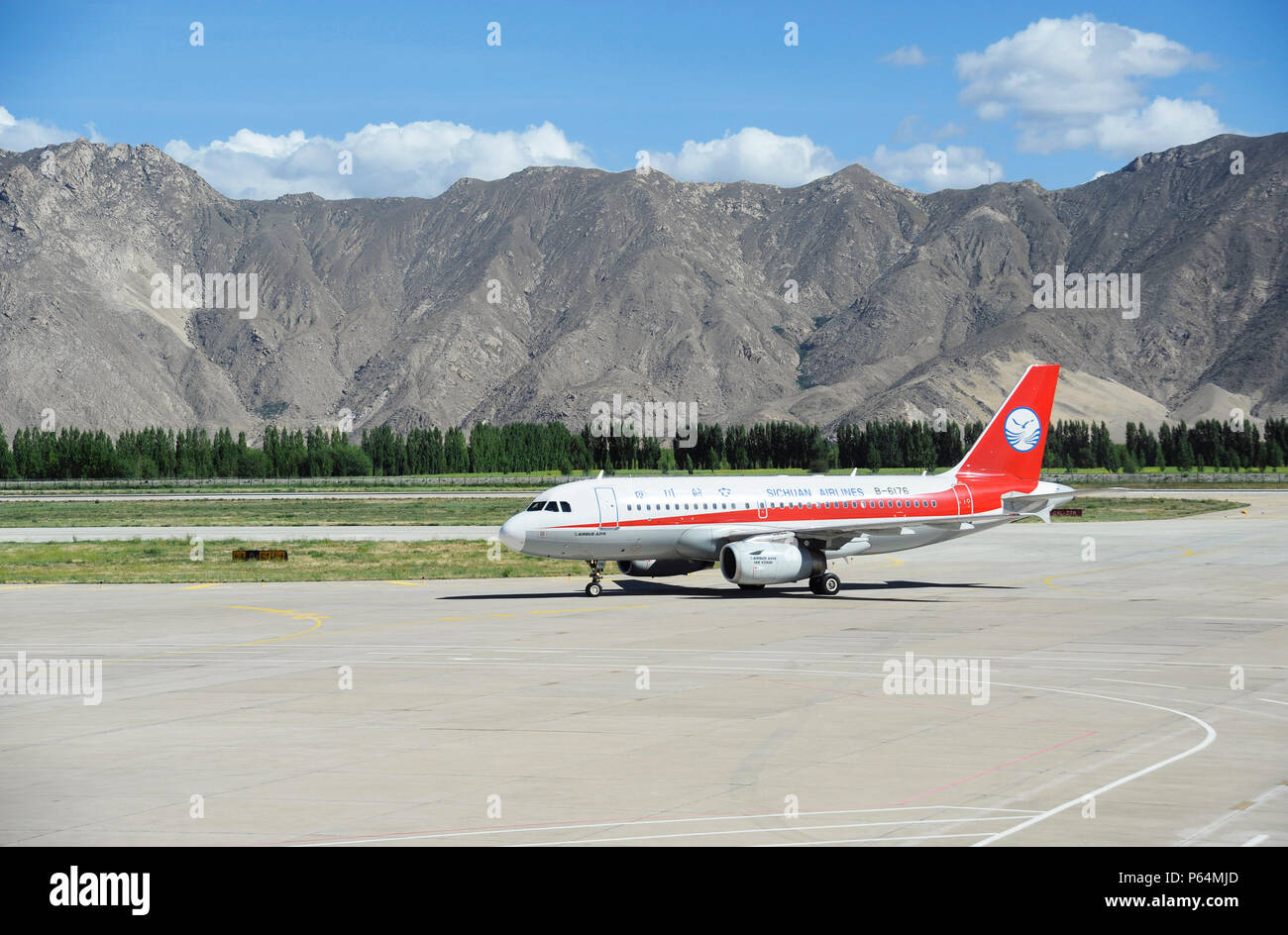 Aircraft taxiing, Lhasa airport, Tibet, China Stock Photo - Alamy