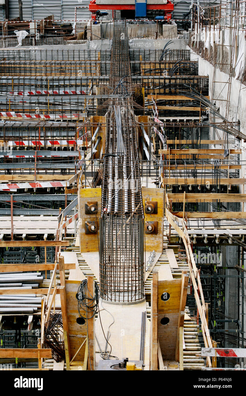 Concrete column with steel reinforcement Stock Photo - Alamy
