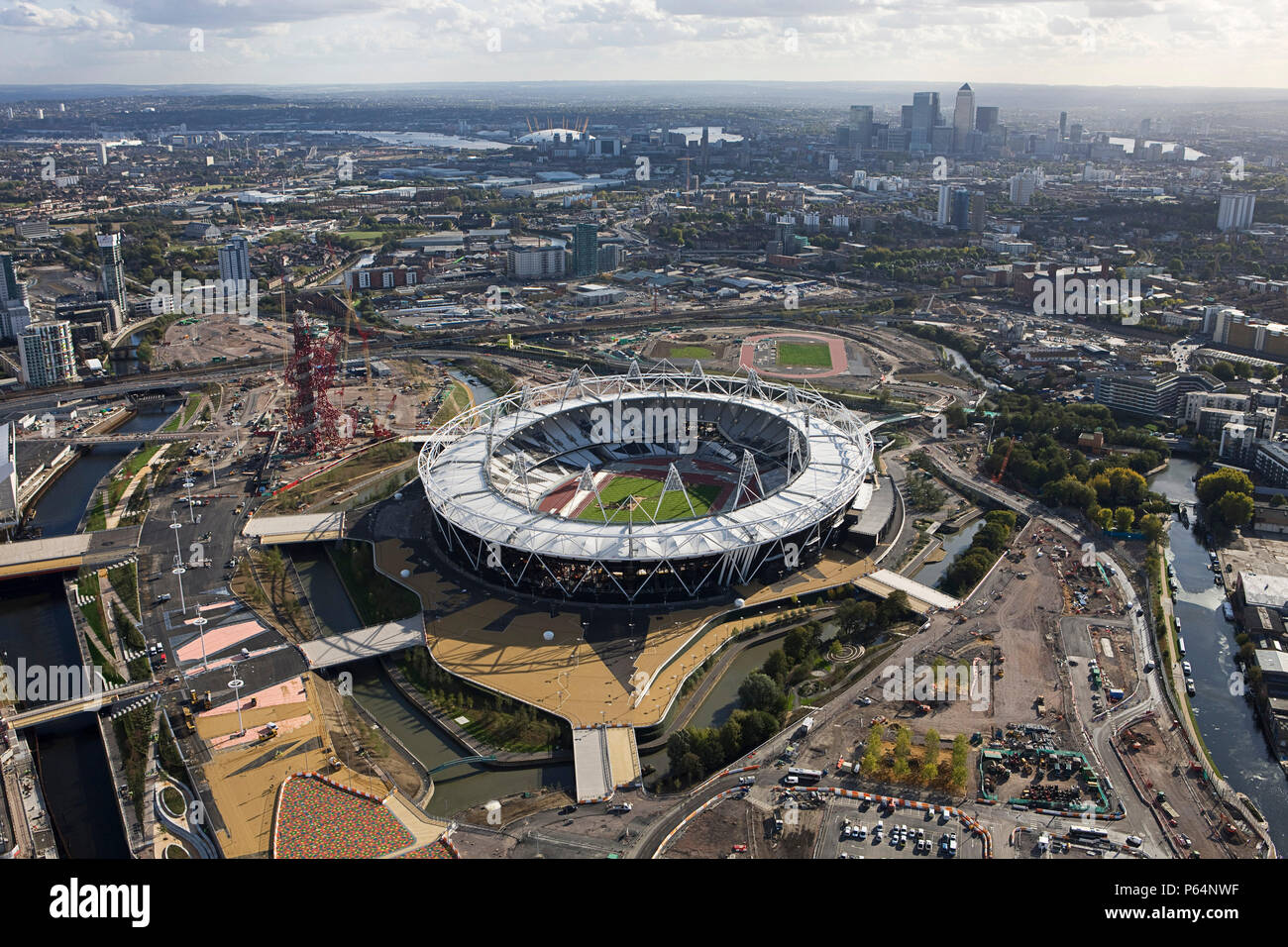 Aquatics centre london aerial hi-res stock photography and images - Alamy