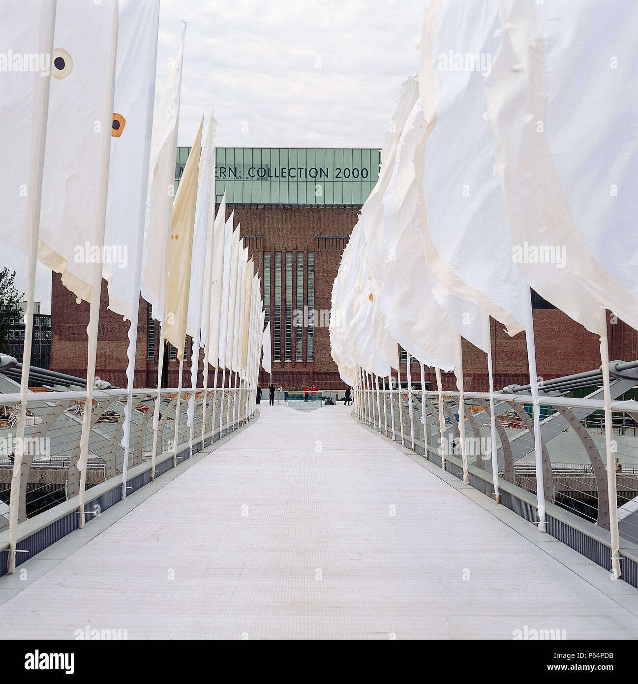 Millennium Bridge and Tate Modern Museum of Modern Art. London, United ...