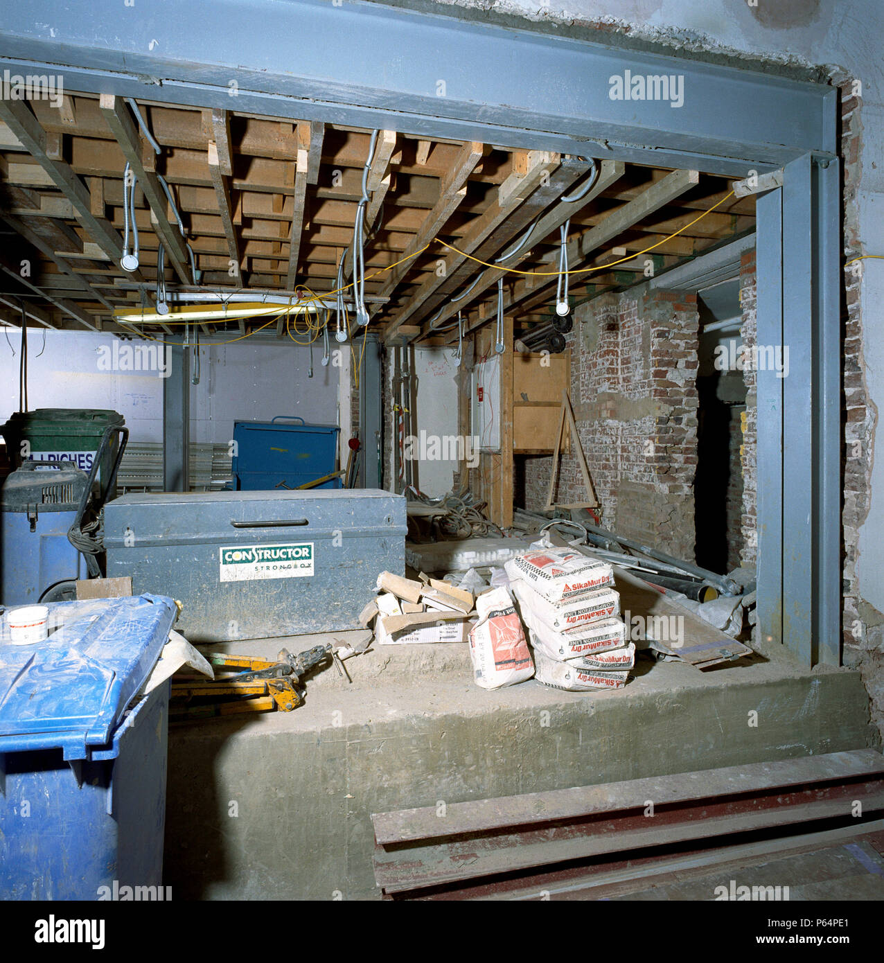 House basement construction london hi-res stock photography and images ...