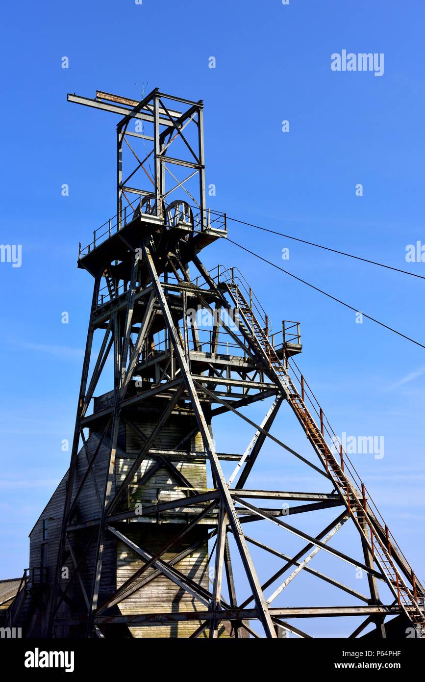 Pit head wheel hi-res stock photography and images - Alamy