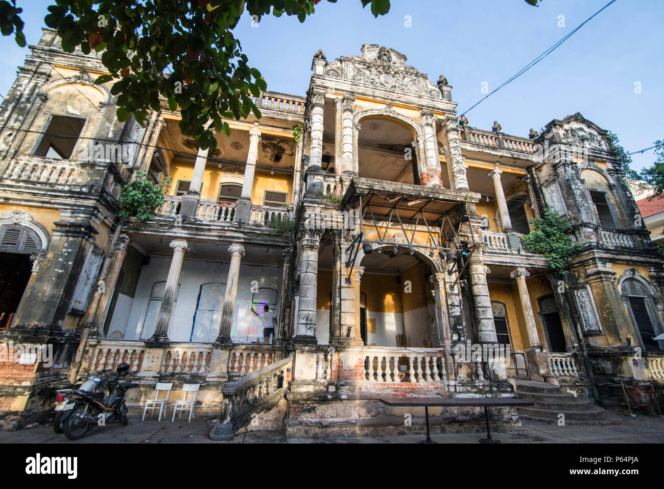Cambodia phnom penh french colonial hi-res stock photography and images ...