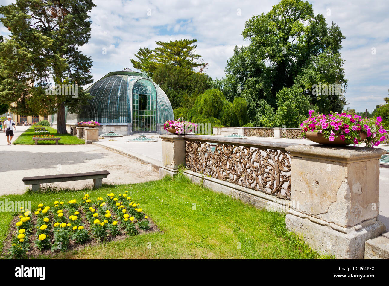 skleník, novogotický zámek Lednice (UNESCO), LVA Lednicko-valtický ...