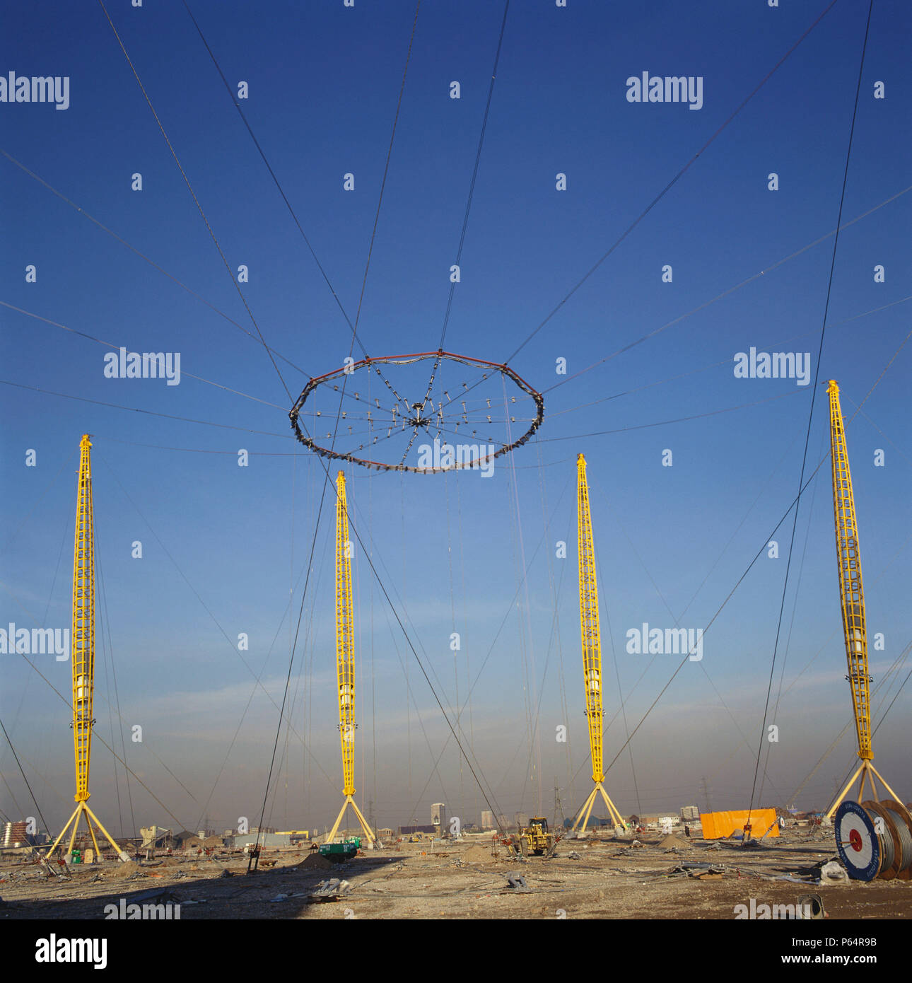 Positioning of roof supports during construction of Millennium Dome ...