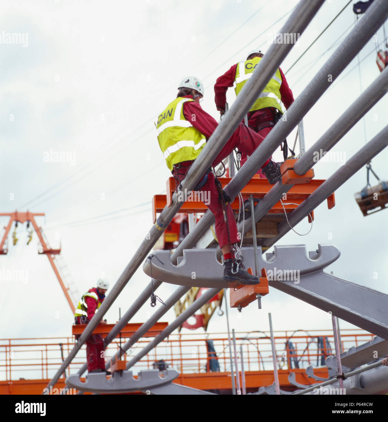 Construction of the Millennium Bridge, London, UK Stock Photo - Alamy