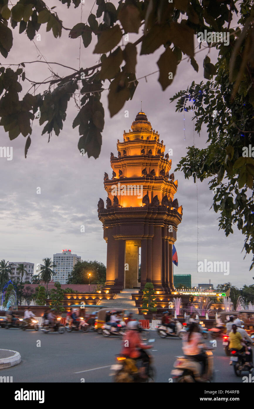 the Independence Monument at the Sihanouk Bouelvard in the city of ...