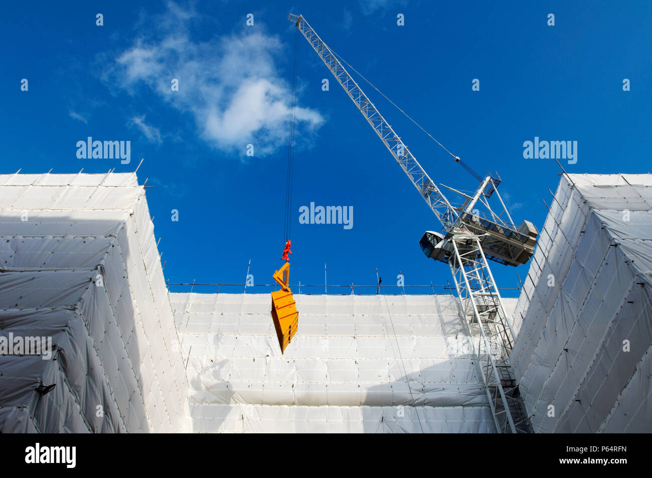 Scaffold sheeting hi-res stock photography and images - Alamy