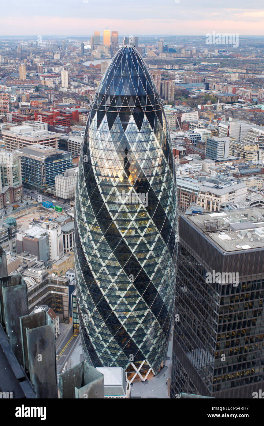 30 st mary axe the gherkin hi-res stock photography and images - Alamy
