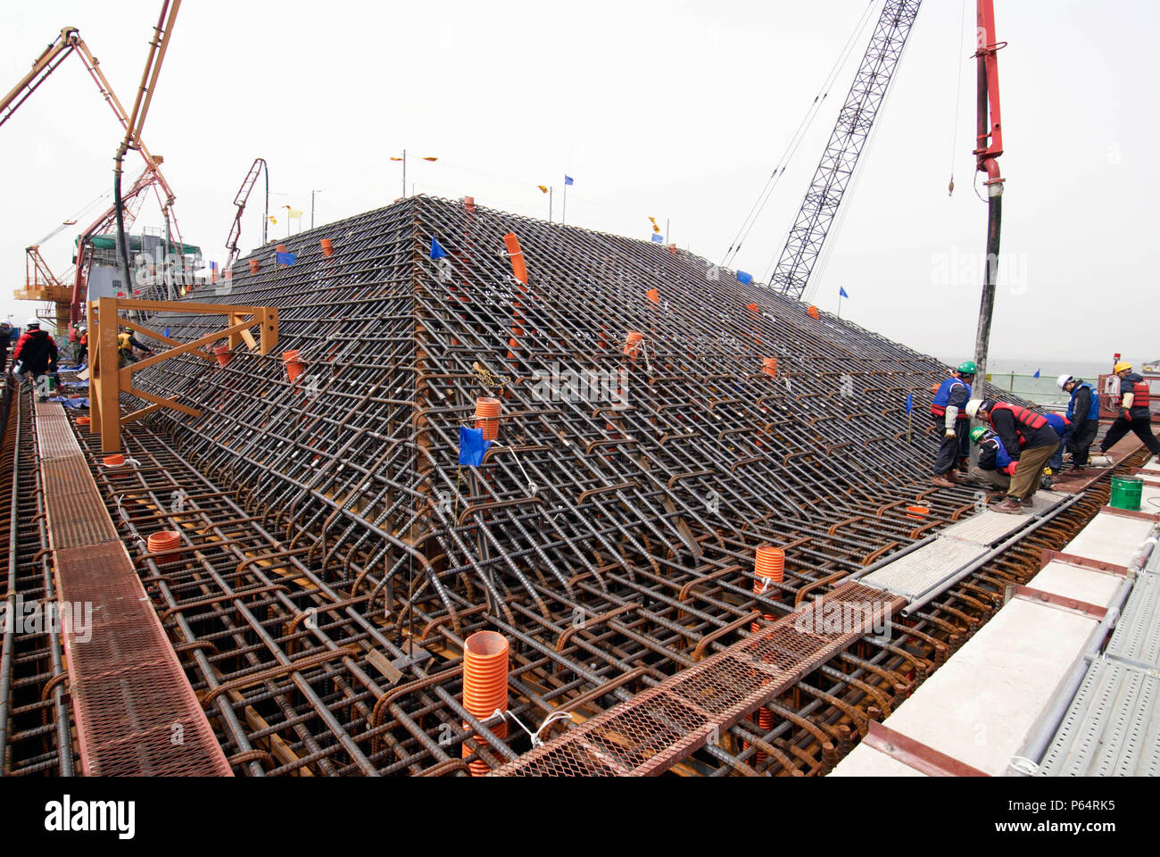 Massive big bridge construction hi-res stock photography and images - Alamy