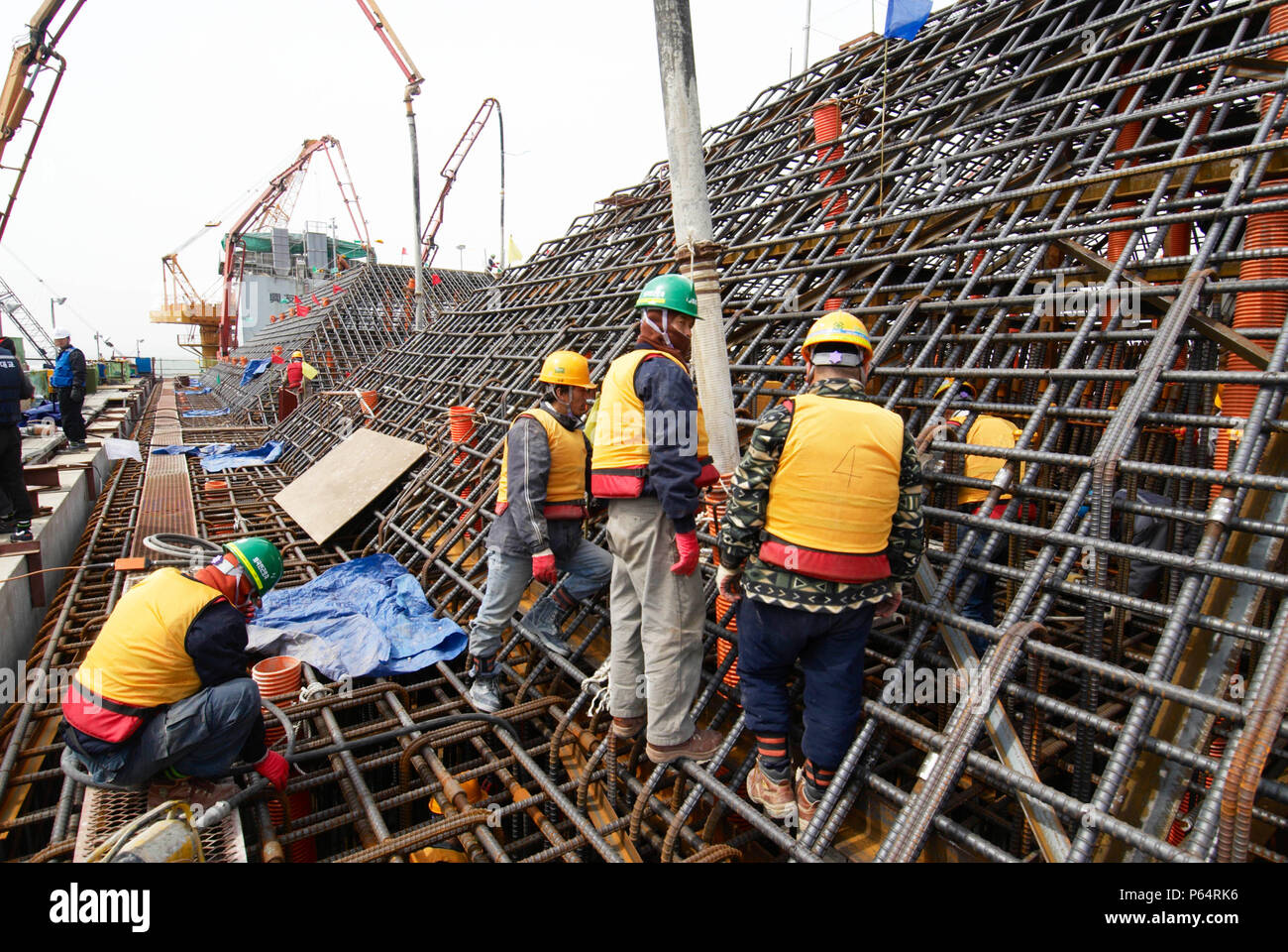 Construction of massive pylon foundations for Incheon Bridge in Seoul ...