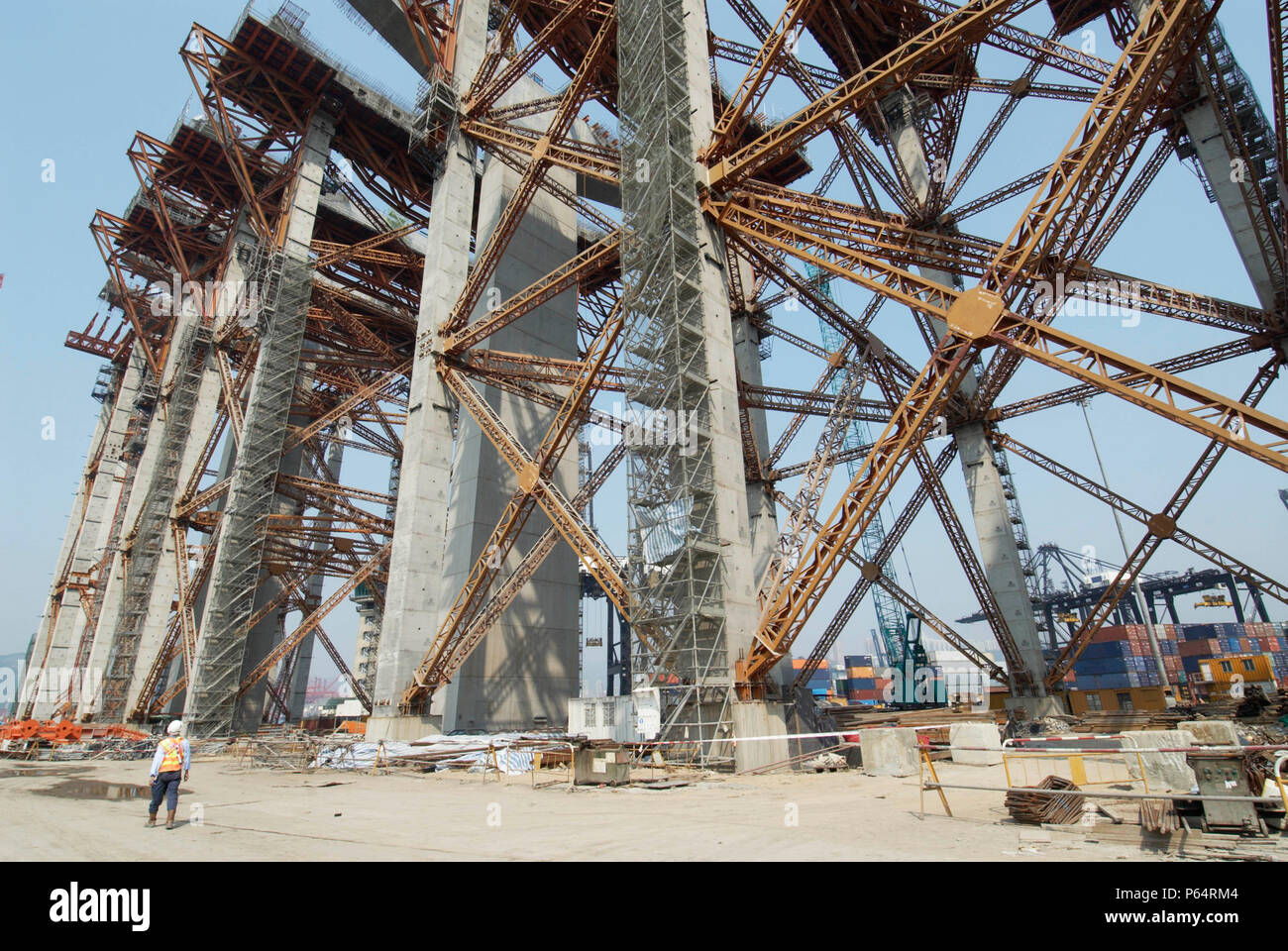 Concrete viaducts hi-res stock photography and images - Alamy