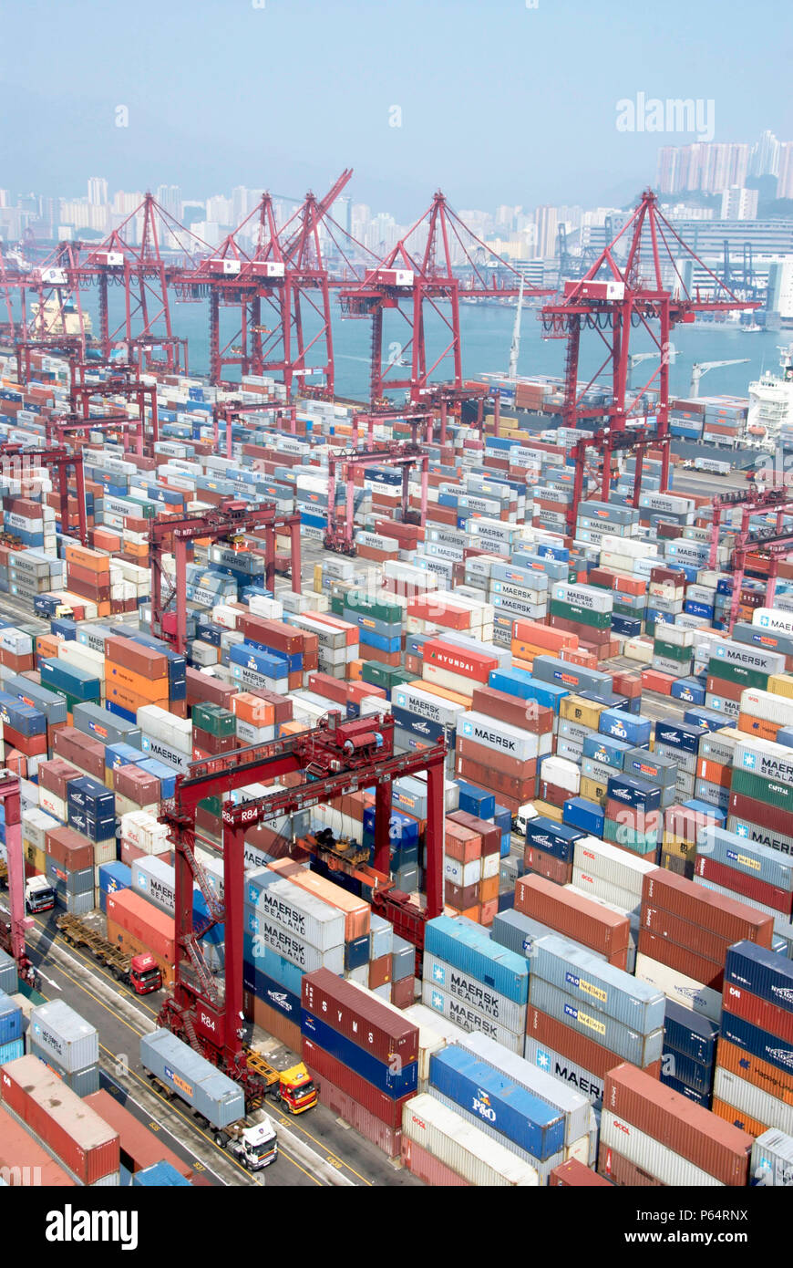 Kwai chung container port hi-res stock photography and images - Alamy