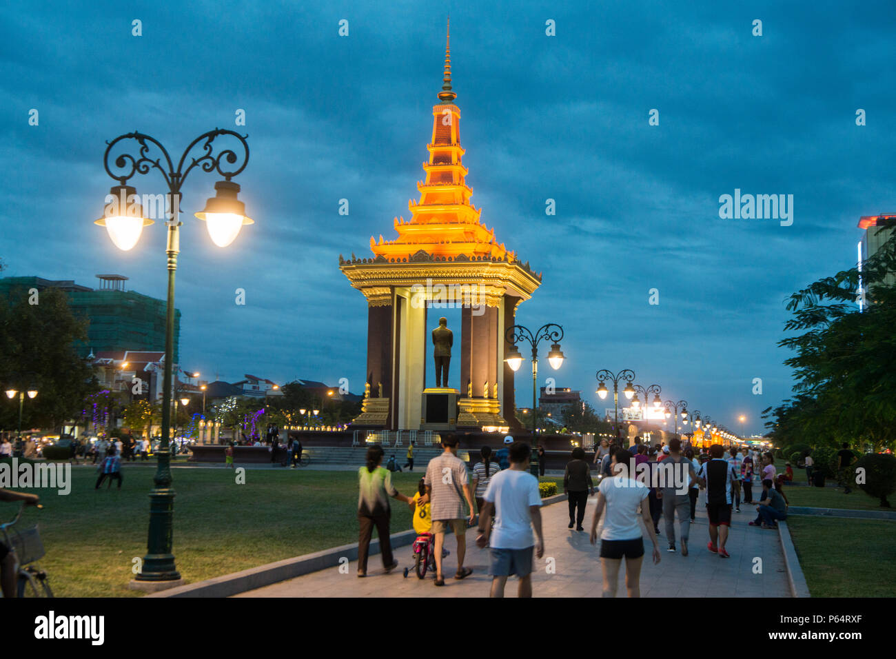 the Statue and Monument of King Norodom Sihanouk at the Sihanouk ...
