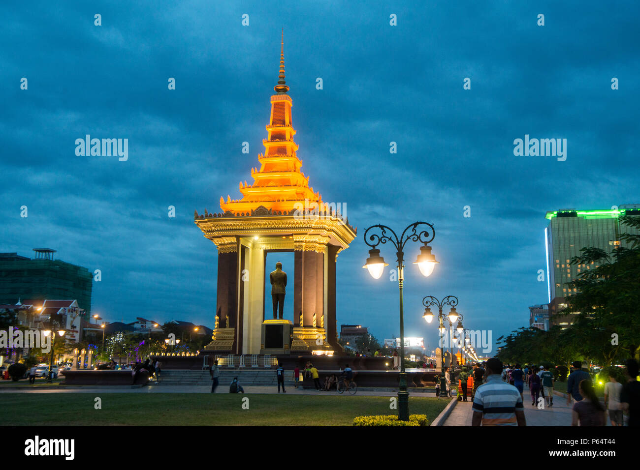 the Statue and Monument of King Norodom Sihanouk at the Sihanouk ...