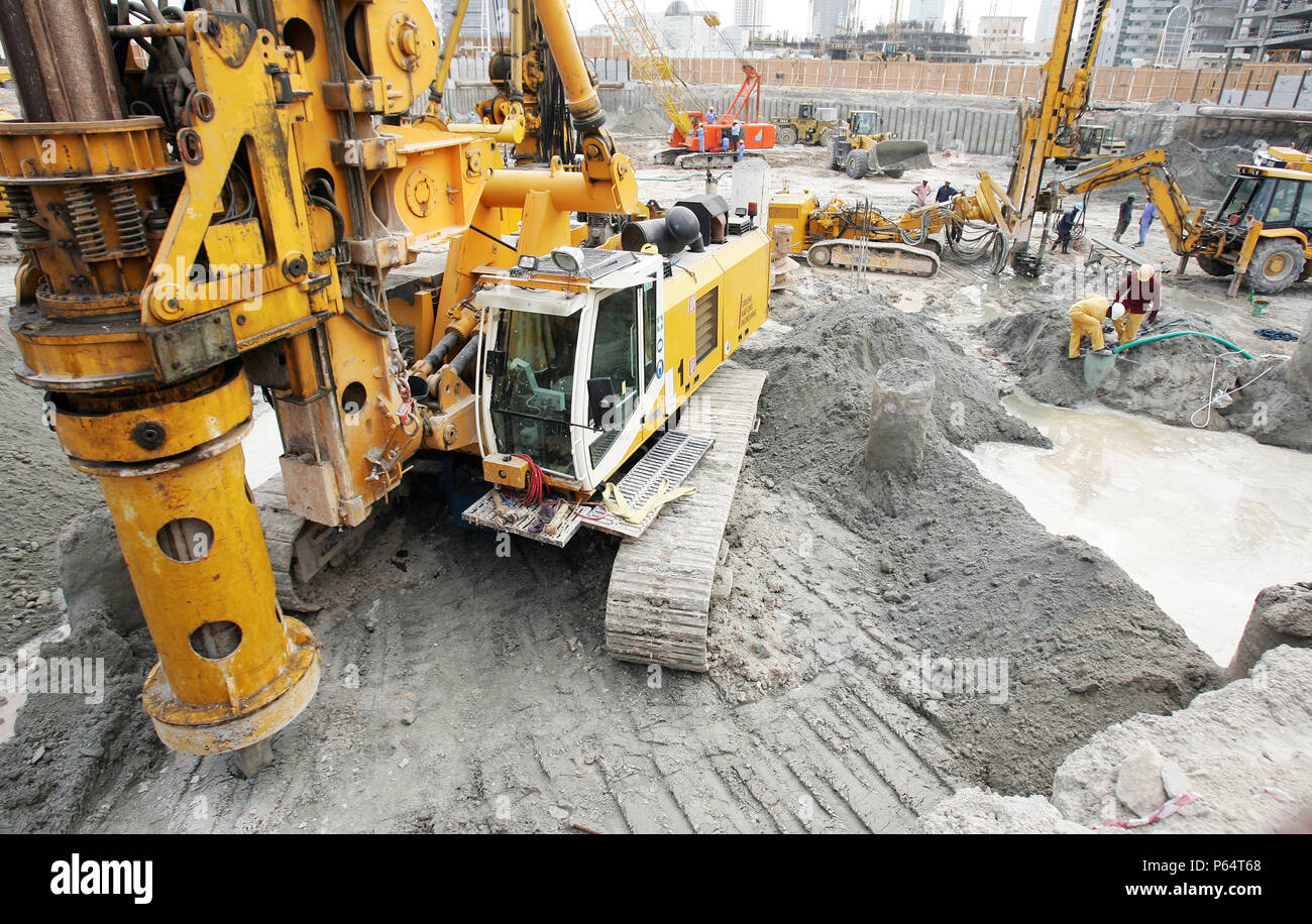 Dredging dubai hi-res stock photography and images - Alamy
