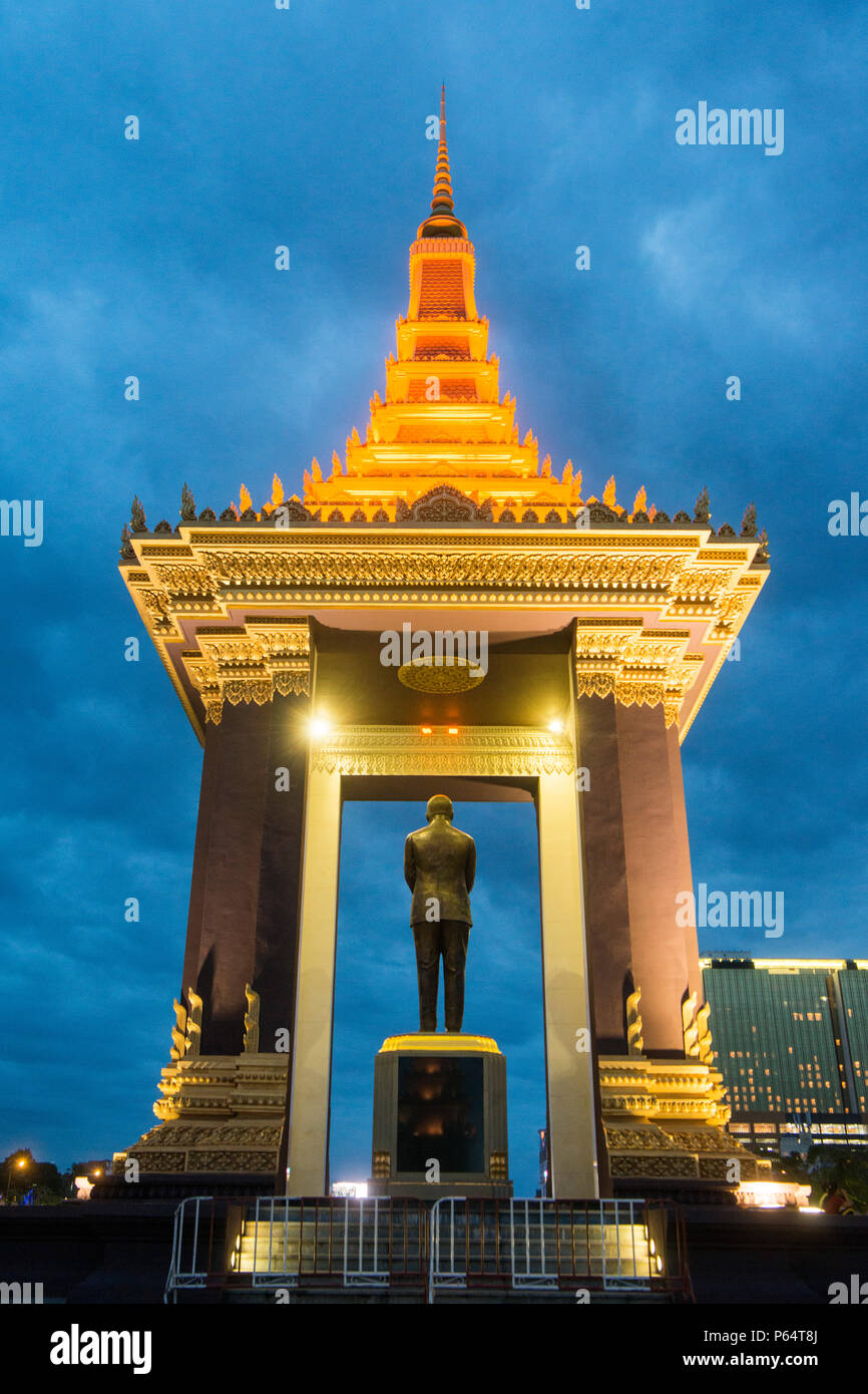 the Statue and Monument of King Norodom Sihanouk at the Sihanouk ...