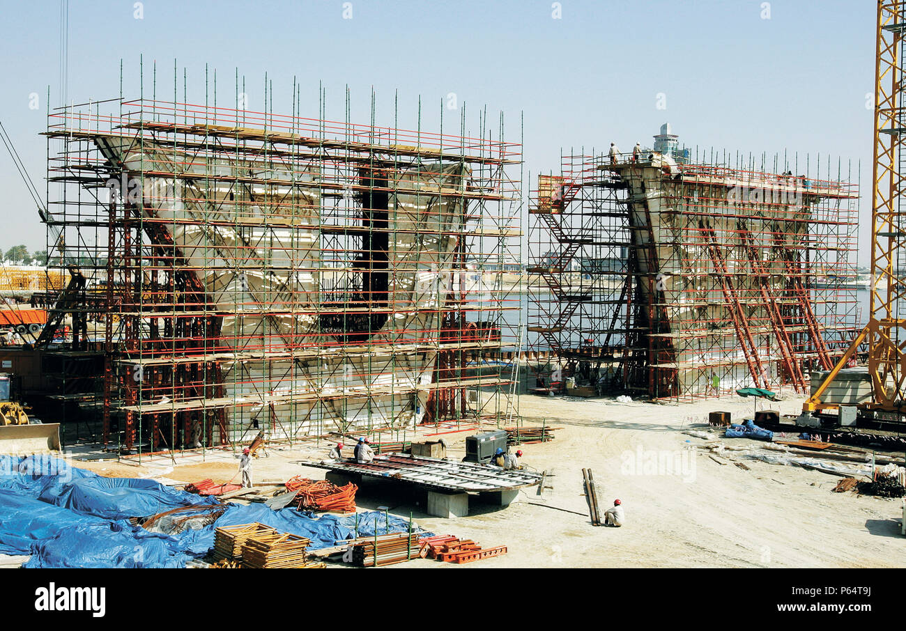 Construction of the new Garhoud bridge, Dubai, United Arab Emirates ...